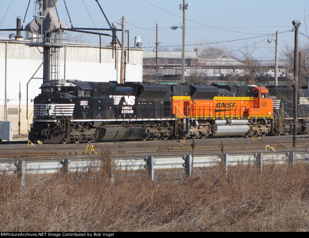 NS 2693 and BNSF 9280